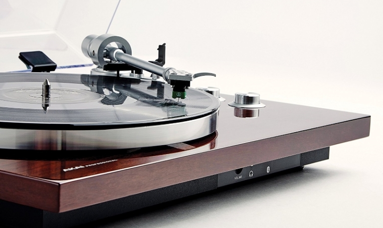 Akai Professional BT500 - Bluetooth Plattenspieler